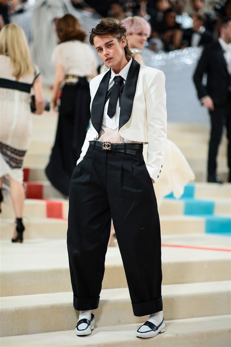Met Gala 2023: Kristen Stewart sports choppy short hair with twist in ...