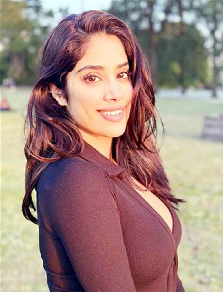 Janhvi Kapoor begins shooting for 'Ulajh' in London