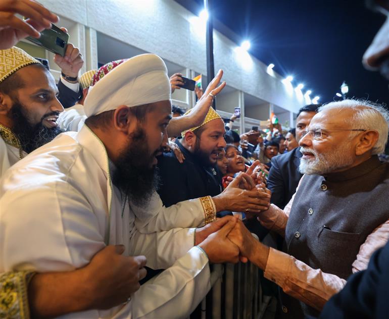 Indian diaspora gives warm welcome to PM Modi in Doha