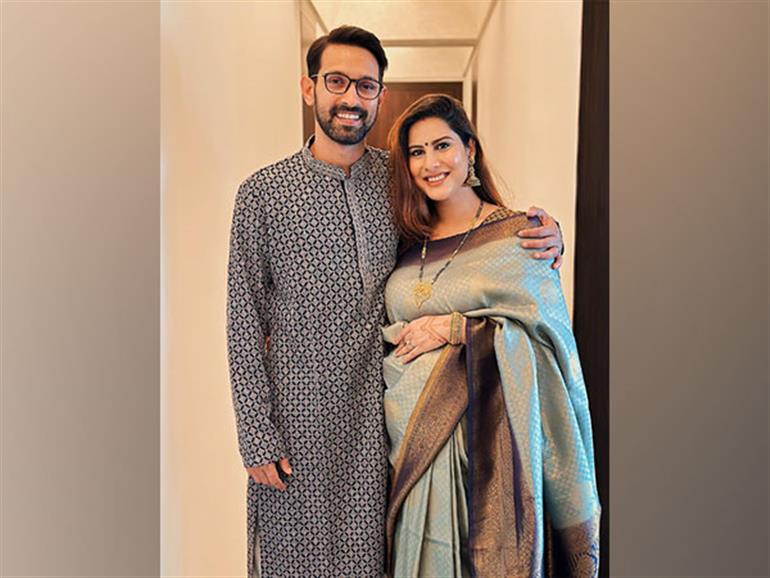 Vikrant Massey's wife Sheetal Thakur shares glimpse of their second ...