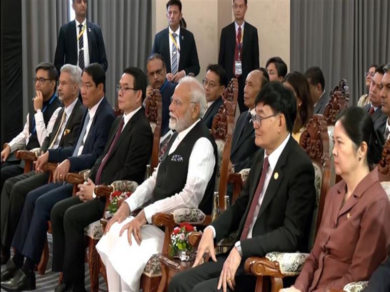 PM Modi witnesses Ramayana performance in Laos
