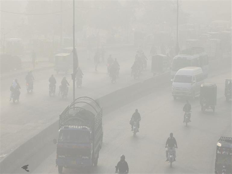 Pakistan: Toxic Smog forces over 75,000 people to seek medical help