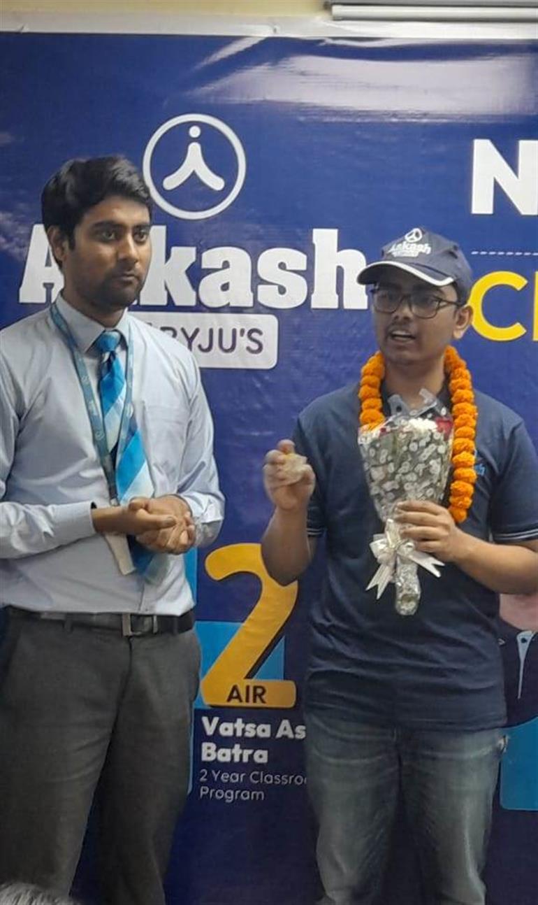 Suryansh of Akash + Byju's became bathinda's topper in NEET UG-2022, scored 700 out of 720